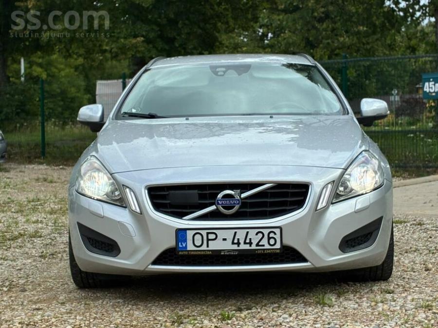 Grey Volvo V60 2010 in Kuldiga, with an engine capacity of 2.00 L and mileage of 302 thousand km for 6390 €, photo 8 on AUTOMOTO.COM.LV