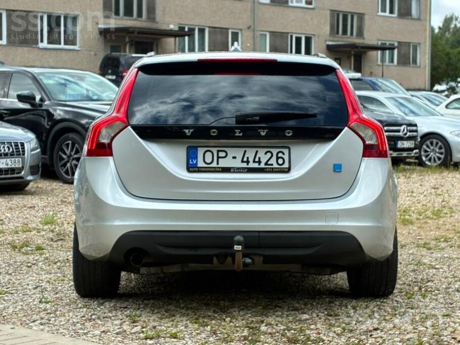 Grey Volvo V60 2010 in Kuldiga, with an engine capacity of 2.00 L and mileage of 302 thousand km for 6390 €, photo 9 on AUTOMOTO.COM.LV