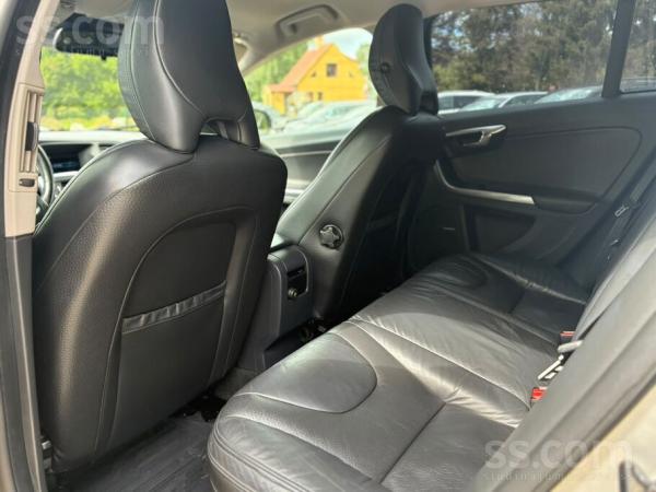 Pelēks Volvo V60 2010 Kuldīga, ar dzinēja tilpumu 2.00 L un nobraukumu 302 tūkst. km par 6390 €, foto 10 vietnē AUTOMOTO.COM.LV