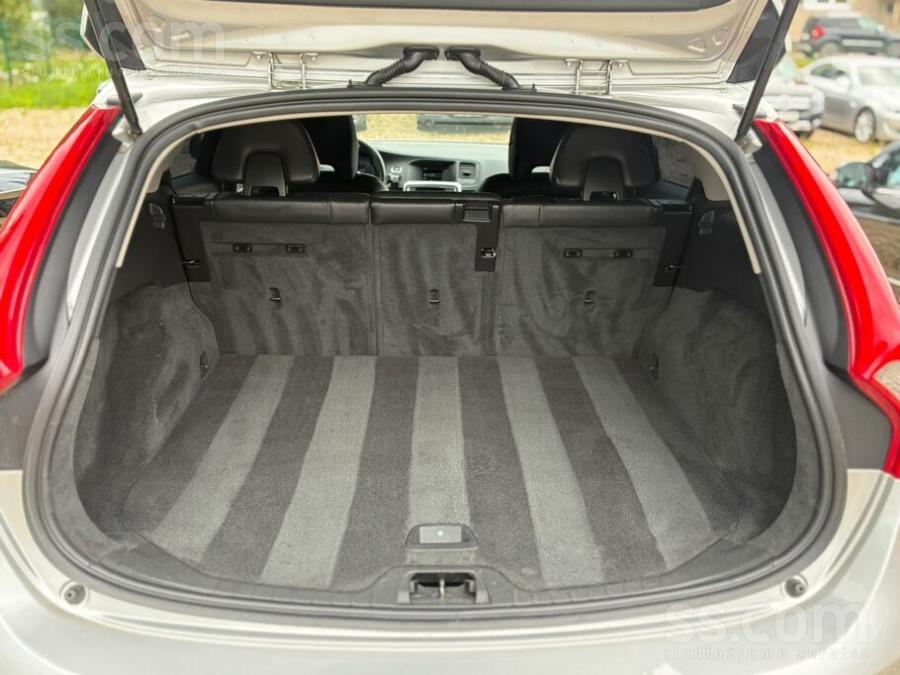 Grey Volvo V60 2010 in Kuldiga, with an engine capacity of 2.00 L and mileage of 302 thousand km for 6390 €, photo 12 on AUTOMOTO.COM.LV