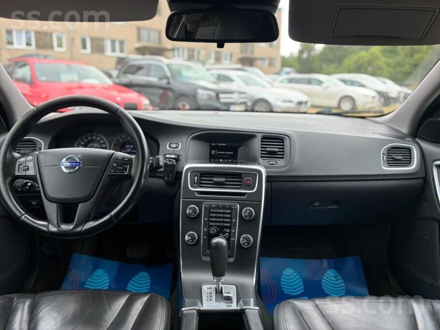 Grey Volvo V60 2010 in Kuldiga, with an engine capacity of 2.00 L and mileage of 302 thousand km for 6390 €, photo 15 on AUTOMOTO.COM.LV