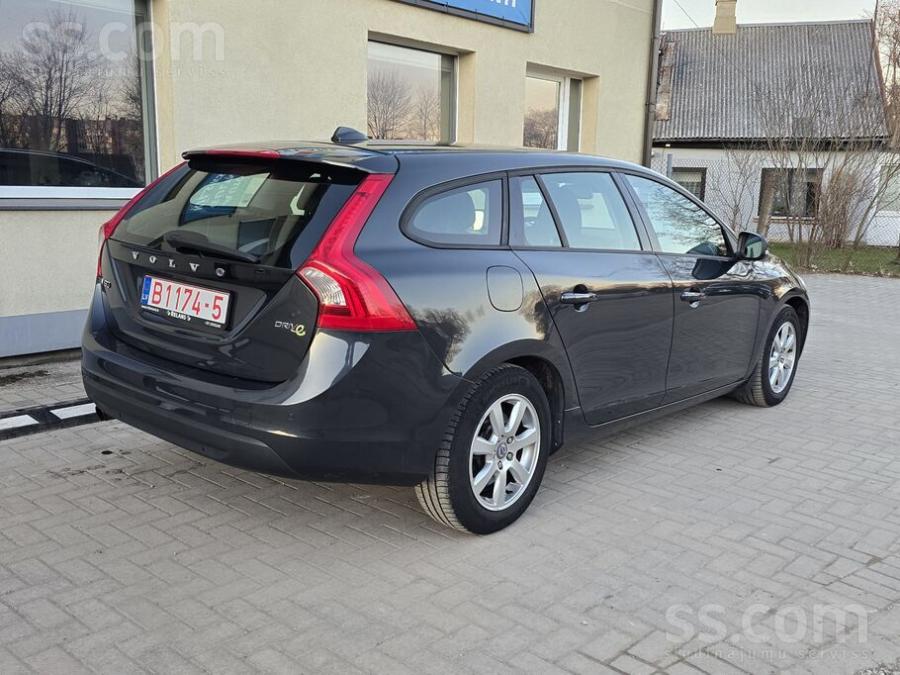 Grey Volvo V60 2011 in Kuldiga, with an engine capacity of 1.60 L and mileage of 245 thousand km for 13000 €, photo 3 on AUTOMOTO.COM.LV