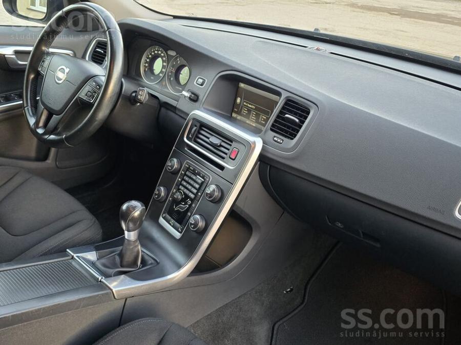 Grey Volvo V60 2011 in Kuldiga, with an engine capacity of 1.60 L and mileage of 245 thousand km for 13000 €, photo 8 on AUTOMOTO.COM.LV