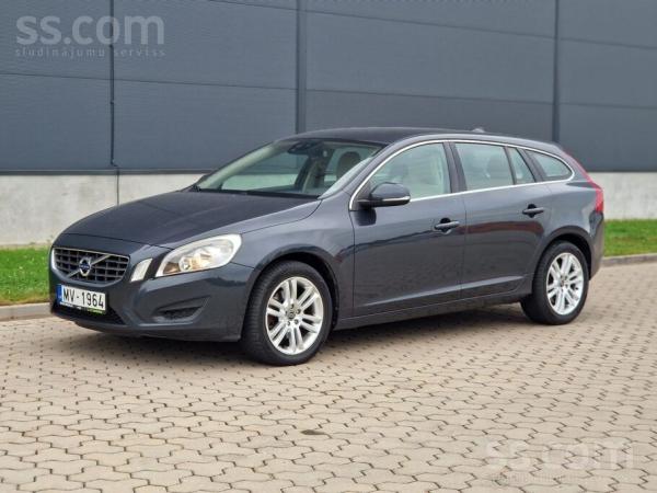Grey Volvo V60 2011 in Riga, with an engine capacity of 2.00 L and mileage of 250 thousand km for 4990 €, photo 3 on AUTOMOTO.COM.LV