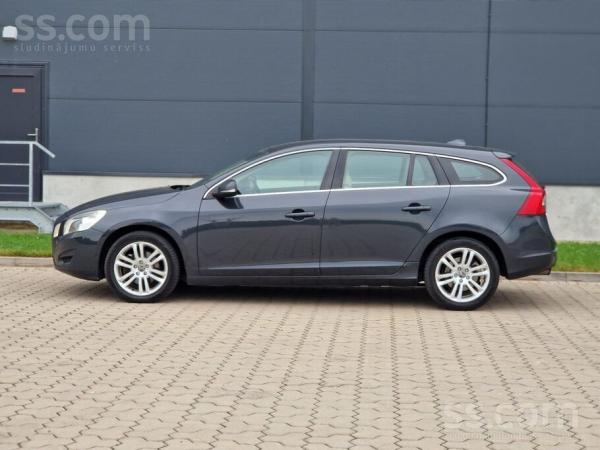 Grey Volvo V60 2011 in Riga, with an engine capacity of 2.00 L and mileage of 250 thousand km for 4990 €, photo 4 on AUTOMOTO.COM.LV