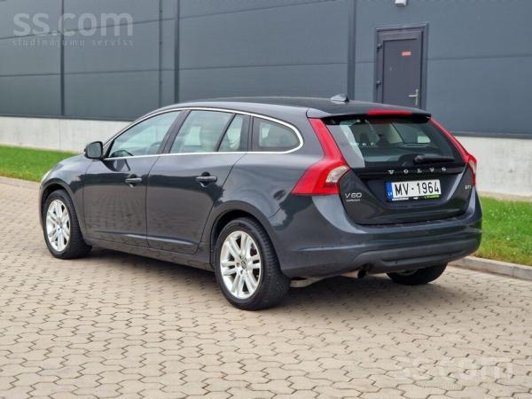 Grey Volvo V60 2011 in Riga, with an engine capacity of 2.00 L and mileage of 250 thousand km for 4990 €, photo 5 on AUTOMOTO.COM.LV