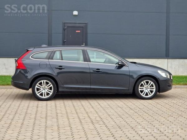 Grey Volvo V60 2011 in Riga, with an engine capacity of 2.00 L and mileage of 250 thousand km for 4990 €, photo 7 on AUTOMOTO.COM.LV