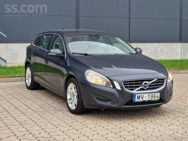 Grey Volvo V60 2011 in Riga, with an engine capacity of 2.00 L and mileage of 250 thousand km for 4990 €, photo 10 on AUTOMOTO.COM.LV