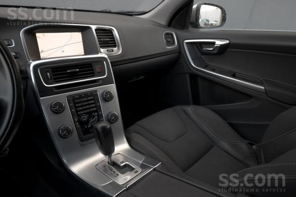 Grey Volvo V60 2011 in Jelgava, with an engine capacity of 2.40 L and mileage of 299 thousand km for 6500 €, photo 11 on AUTOMOTO.COM.LV