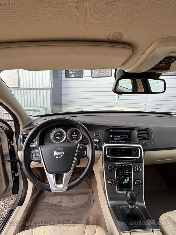 Pelēks Volvo V60 2011 Tartu, ar dzinēja tilpumu 2.00 L un nobraukumu 256 tūkst. km par 7290 €, foto 11 vietnē AUTOMOTO.COM.LV