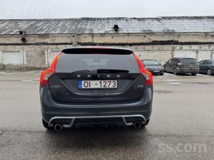 Grey Volvo V60 2011 in Rezekne, with an engine capacity of 2.00 L and mileage of 290 thousand km for 6500 €, photo 6 on AUTOMOTO.COM.LV