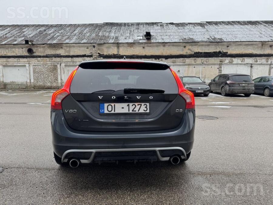 Grey Volvo V60 2011 in Rezekne, with an engine capacity of 2.00 L and mileage of 290 thousand km for 6500 €, photo 6 on AUTOMOTO.COM.LV