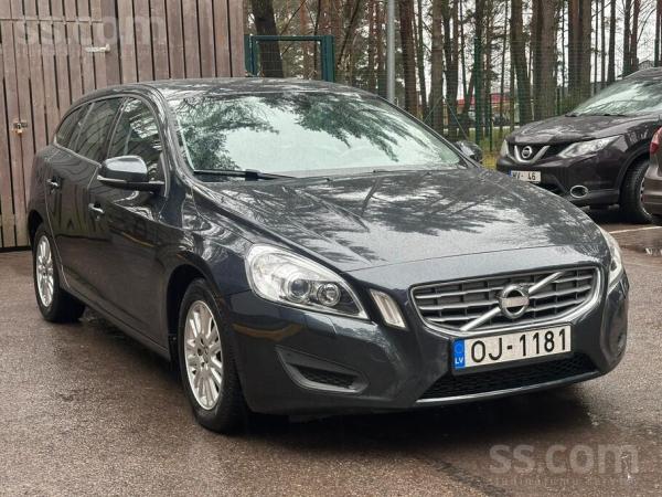 Pelēks Volvo V60 2011 Rīga, ar dzinēja tilpumu 2.00 L un nobraukumu 226 tūkst. km par 5290 €, foto 3 vietnē AUTOMOTO.COM.LV