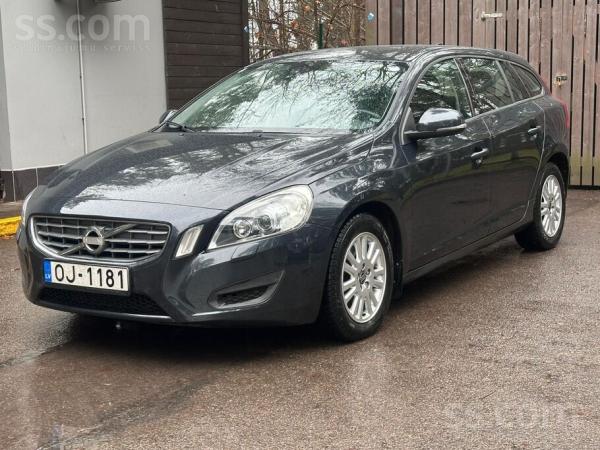 Pelēks Volvo V60 2011 Rīga, ar dzinēja tilpumu 2.00 L un nobraukumu 226 tūkst. km par 5290 €, foto 5 vietnē AUTOMOTO.COM.LV