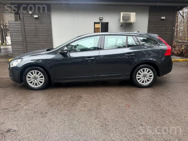 Pelēks Volvo V60 2011 Rīga, ar dzinēja tilpumu 2.00 L un nobraukumu 226 tūkst. km par 5290 €, foto 8 vietnē AUTOMOTO.COM.LV