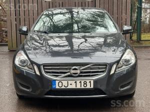 Grey Volvo V60 2011 in Riga, with an engine capacity of 2.00 L and mileage of 226 thousand km for 5290 €, photo 2 on AUTOMOTO.COM.LV