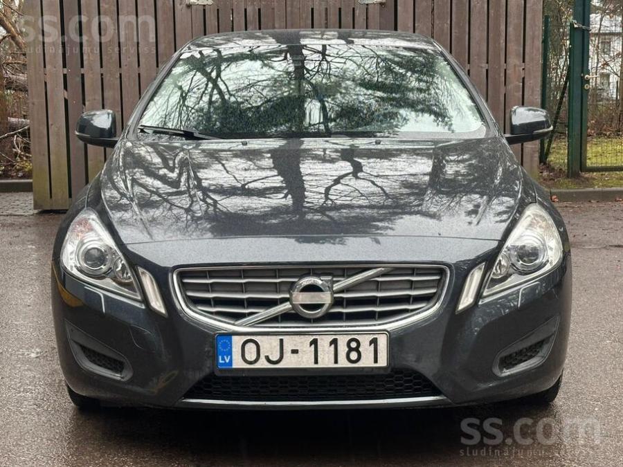 Grey Volvo V60 2011 in Riga, with an engine capacity of 2.00 L and mileage of 226 thousand km for 5290 €, photo 2 on AUTOMOTO.COM.LV