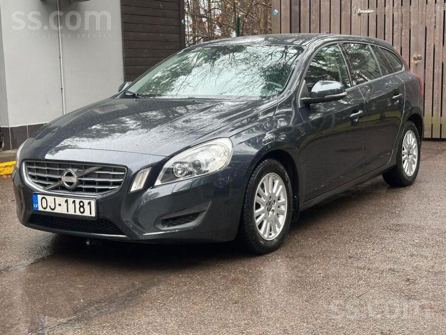 Grey Volvo V60 2011 in Riga, with an engine capacity of 2.00 L and mileage of 226 thousand km for 5290 €, photo 5 on AUTOMOTO.COM.LV