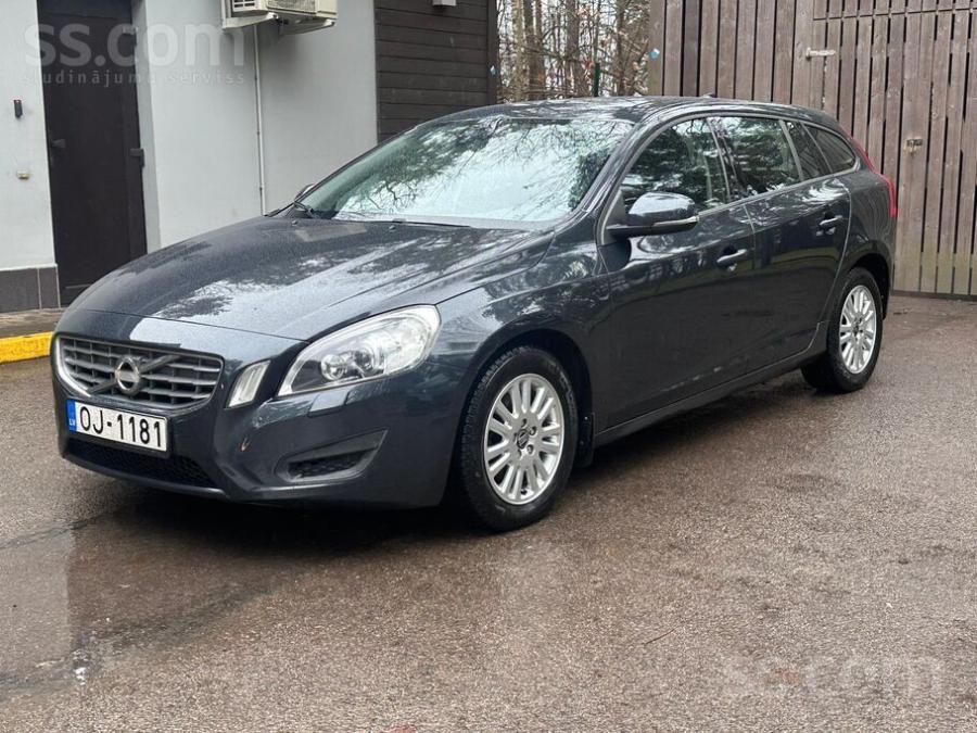 Grey Volvo V60 2011 in Riga, with an engine capacity of 2.00 L and mileage of 226 thousand km for 5290 €, photo 6 on AUTOMOTO.COM.LV