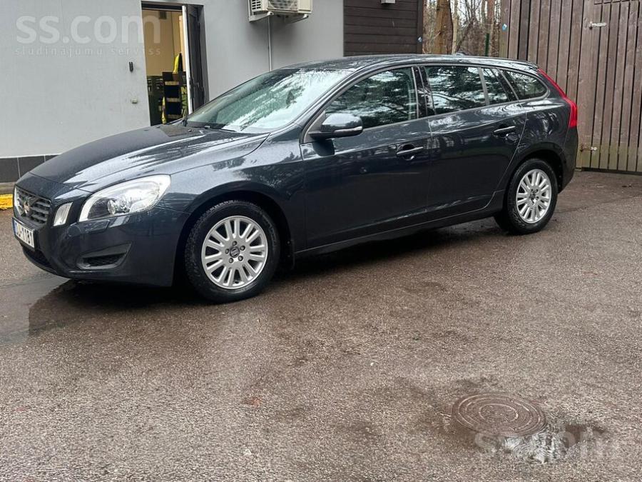 Grey Volvo V60 2011 in Riga, with an engine capacity of 2.00 L and mileage of 226 thousand km for 5290 €, photo 9 on AUTOMOTO.COM.LV
