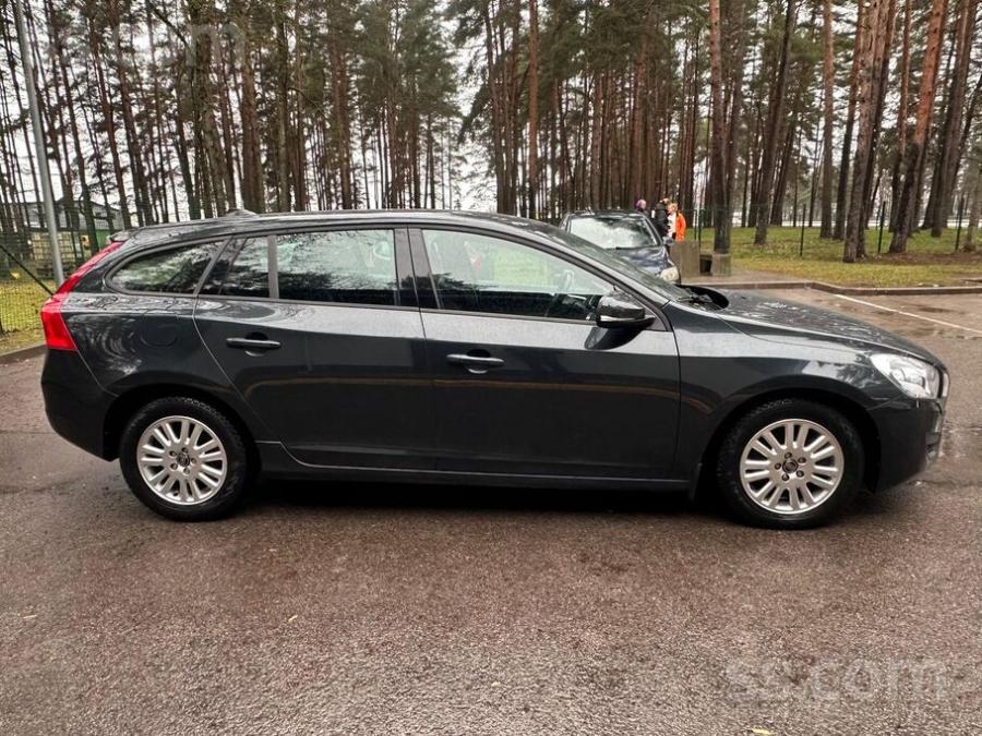 Grey Volvo V60 2011 in Riga, with an engine capacity of 2.00 L and mileage of 226 thousand km for 5290 €, photo 11 on AUTOMOTO.COM.LV