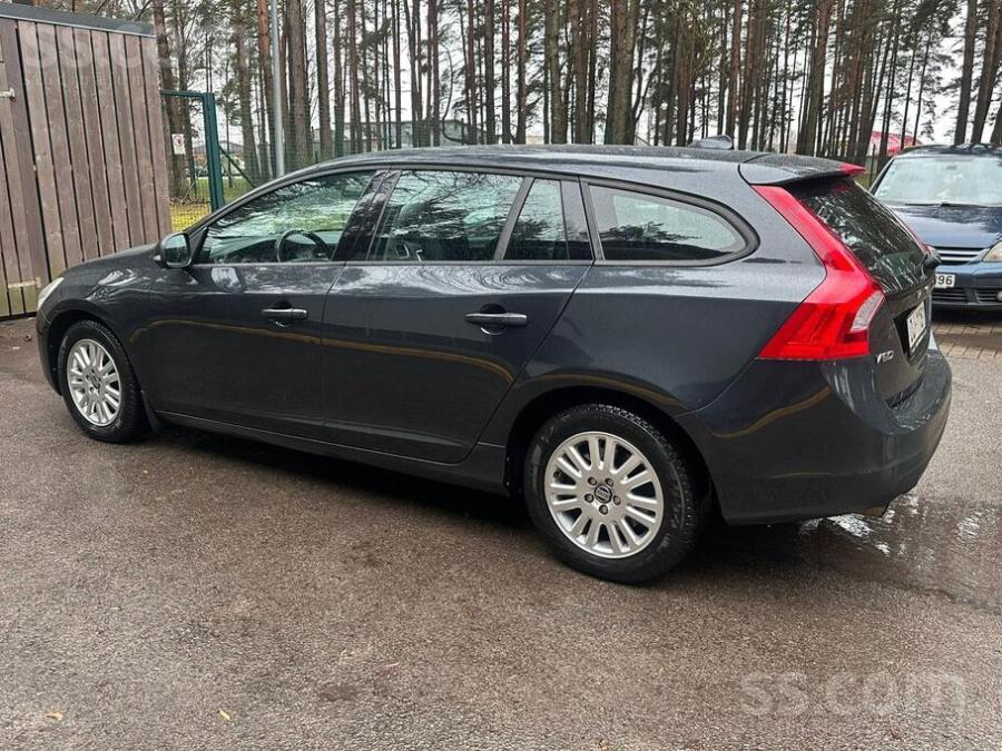 Grey Volvo V60 2011 in Riga, with an engine capacity of 2.00 L and mileage of 226 thousand km for 5290 €, photo 12 on AUTOMOTO.COM.LV