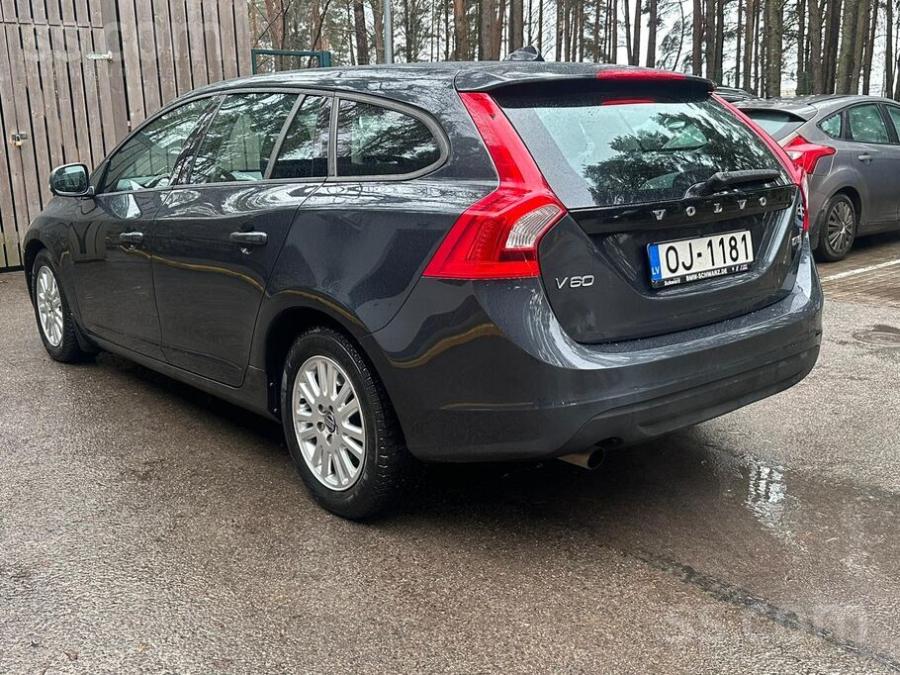 Grey Volvo V60 2011 in Riga, with an engine capacity of 2.00 L and mileage of 226 thousand km for 5290 €, photo 13 on AUTOMOTO.COM.LV