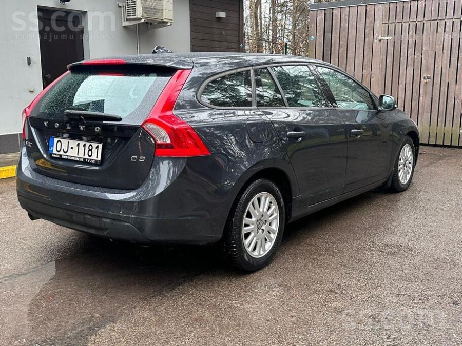 Grey Volvo V60 2011 in Riga, with an engine capacity of 2.00 L and mileage of 226 thousand km for 5290 €, photo 15 on AUTOMOTO.COM.LV