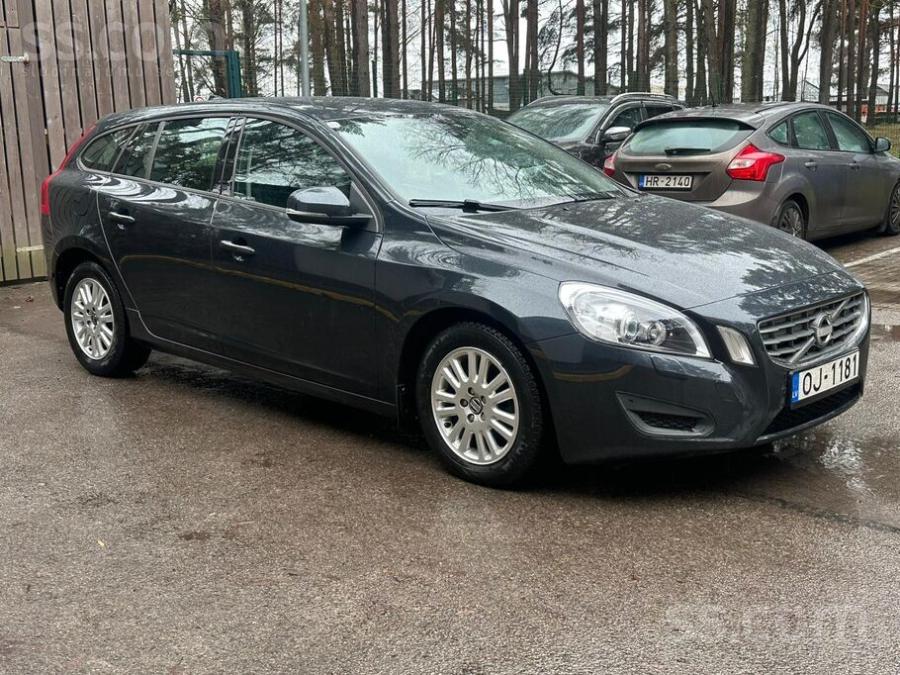 Grey Volvo V60 2011 in Riga, with an engine capacity of 2.00 L and mileage of 226 thousand km for 5290 €, photo 19 on AUTOMOTO.COM.LV