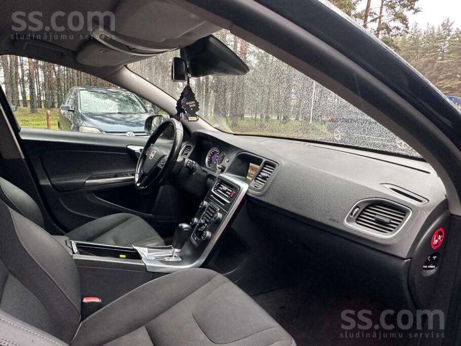 Grey Volvo V60 2011 in Riga, with an engine capacity of 2.00 L and mileage of 226 thousand km for 5290 €, photo 22 on AUTOMOTO.COM.LV