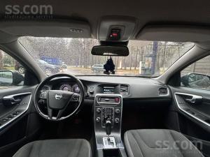 Grey Volvo V60 2011 in Riga, with an engine capacity of 2.00 L and mileage of 226 thousand km for 5290 €, photo 24 on AUTOMOTO.COM.LV