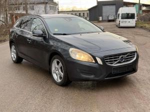 Grey Volvo V60 2011 in Ukmerge, with an engine capacity of 1.98 L and mileage of 330 thousand km for 4999 €, photo 2 on AUTOMOTO.COM.LV