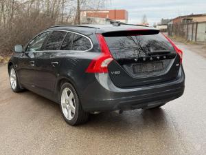 Grey Volvo V60 2011 in Ukmerge, with an engine capacity of 1.98 L and mileage of 330 thousand km for 4999 €, photo 3 on AUTOMOTO.COM.LV