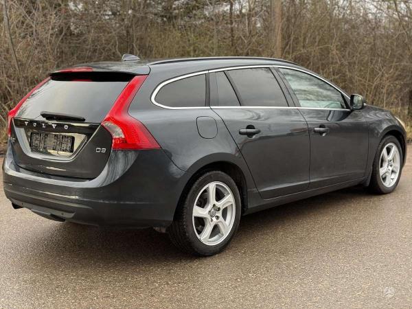 Pelēks Volvo V60 2011 Ukmergė, ar dzinēja tilpumu 1.98 L un nobraukumu 330 tūkst. km par 4999 €, foto 4 vietnē AUTOMOTO.COM.LV