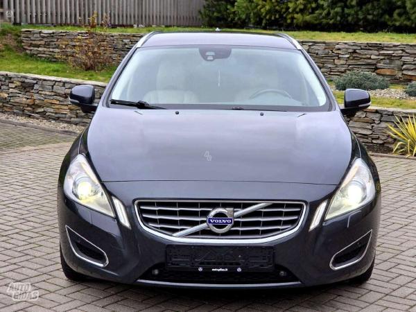 Pelēks Volvo V60 2011 Viļņa, ar dzinēja tilpumu 1.60 L un nobraukumu 209 tūkst. km par 5500 €, foto 2 vietnē AUTOMOTO.COM.LV