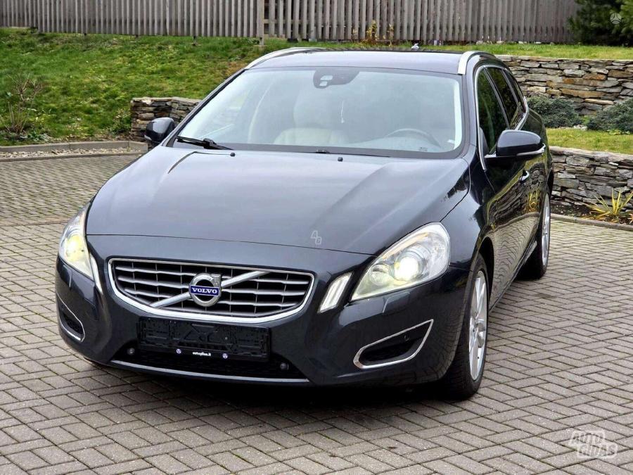 Grey Volvo V60 2011 in Vilnius, with an engine capacity of 1.60 L and mileage of 209 thousand km for 5500 €, photo 3 on AUTOMOTO.COM.LV