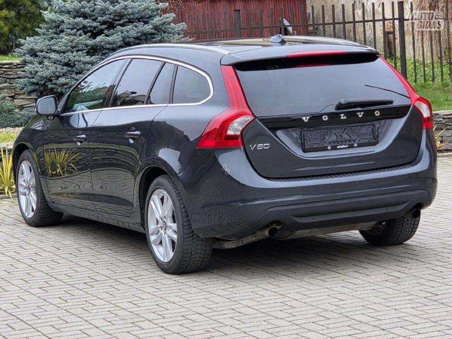 Grey Volvo V60 2011 in Vilnius, with an engine capacity of 1.60 L and mileage of 209 thousand km for 5500 €, photo 7 on AUTOMOTO.COM.LV