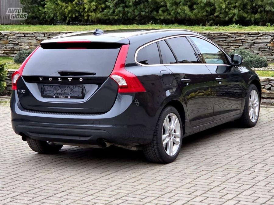 Grey Volvo V60 2011 in Vilnius, with an engine capacity of 1.60 L and mileage of 209 thousand km for 5500 €, photo 9 on AUTOMOTO.COM.LV