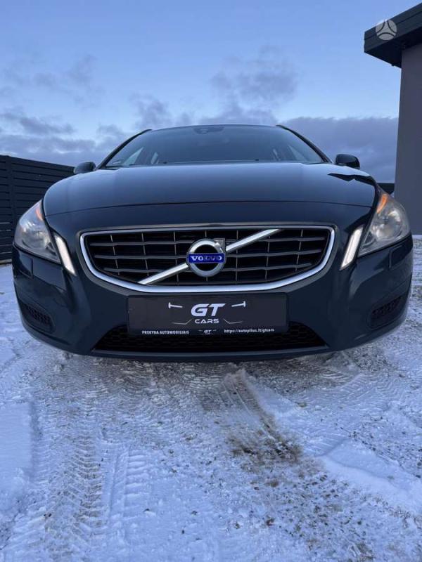 Pelēks Volvo V60 2011 Alīta, ar dzinēja tilpumu 1.98 L un nobraukumu 272 tūkst. km par 4450 €, foto 1 vietnē AUTOMOTO.COM.LV