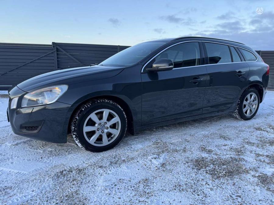 Pelēks Volvo V60 2011 Alīta, ar dzinēja tilpumu 1.98 L un nobraukumu 272 tūkst. km par 4450 €, foto 3 vietnē AUTOMOTO.COM.LV