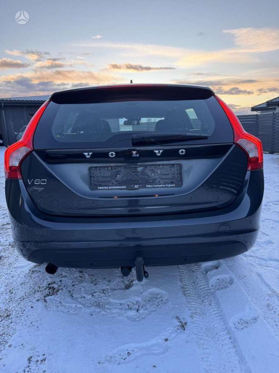 Pelēks Volvo V60 2011 Alīta, ar dzinēja tilpumu 1.98 L un nobraukumu 272 tūkst. km par 4450 €, foto 6 vietnē AUTOMOTO.COM.LV