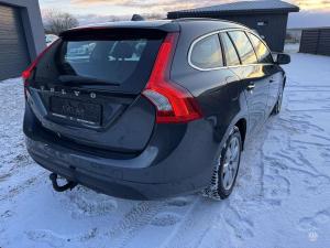 Pelēks Volvo V60 2011 Alīta, ar dzinēja tilpumu 1.98 L un nobraukumu 272 tūkst. km par 4450 €, foto 7 vietnē AUTOMOTO.COM.LV