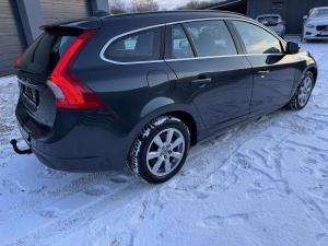 Pelēks Volvo V60 2011 Alīta, ar dzinēja tilpumu 1.98 L un nobraukumu 272 tūkst. km par 4450 €, foto 8 vietnē AUTOMOTO.COM.LV