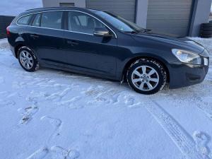 Pelēks Volvo V60 2011 Alīta, ar dzinēja tilpumu 1.98 L un nobraukumu 272 tūkst. km par 4450 €, foto 9 vietnē AUTOMOTO.COM.LV