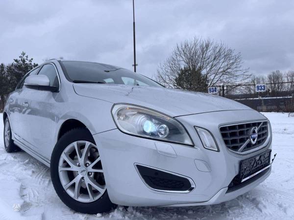 Grey Volvo V60 2011 in Alytus, with an engine capacity of 2.40 L and mileage of 262 thousand km for 5950 €, photo 5 on AUTOMOTO.COM.LV