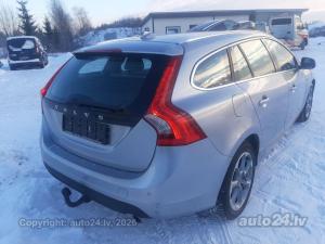 Grey Volvo V60 2011 in Tartu, with an engine capacity of 2.40 L and mileage of 252 thousand km for 7990 €, photo 3 on AUTOMOTO.COM.LV