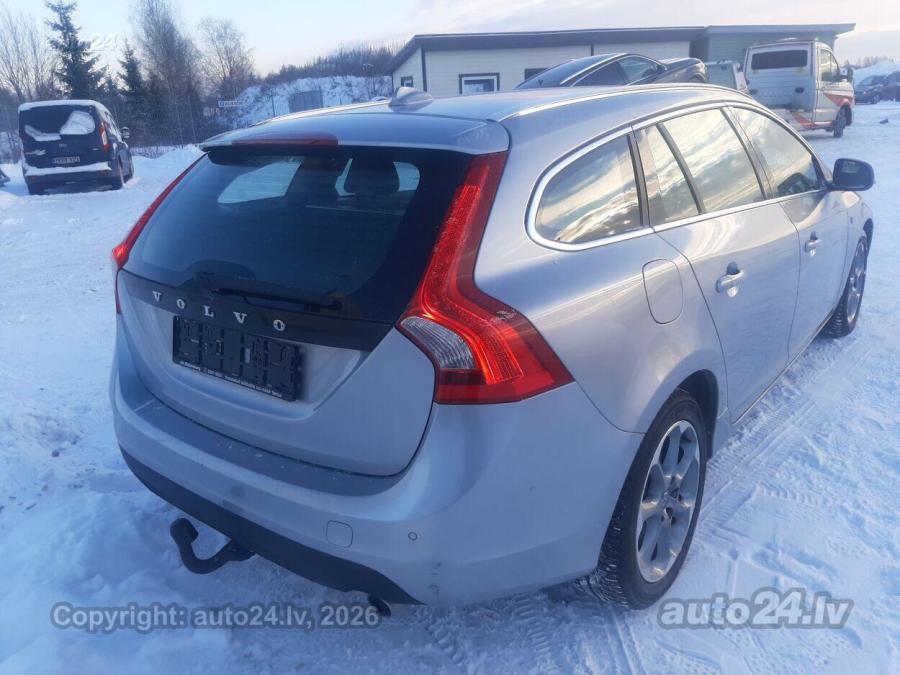 Grey Volvo V60 2011 in Tartu, with an engine capacity of 2.40 L and mileage of 252 thousand km for 7990 €, photo 3 on AUTOMOTO.COM.LV
