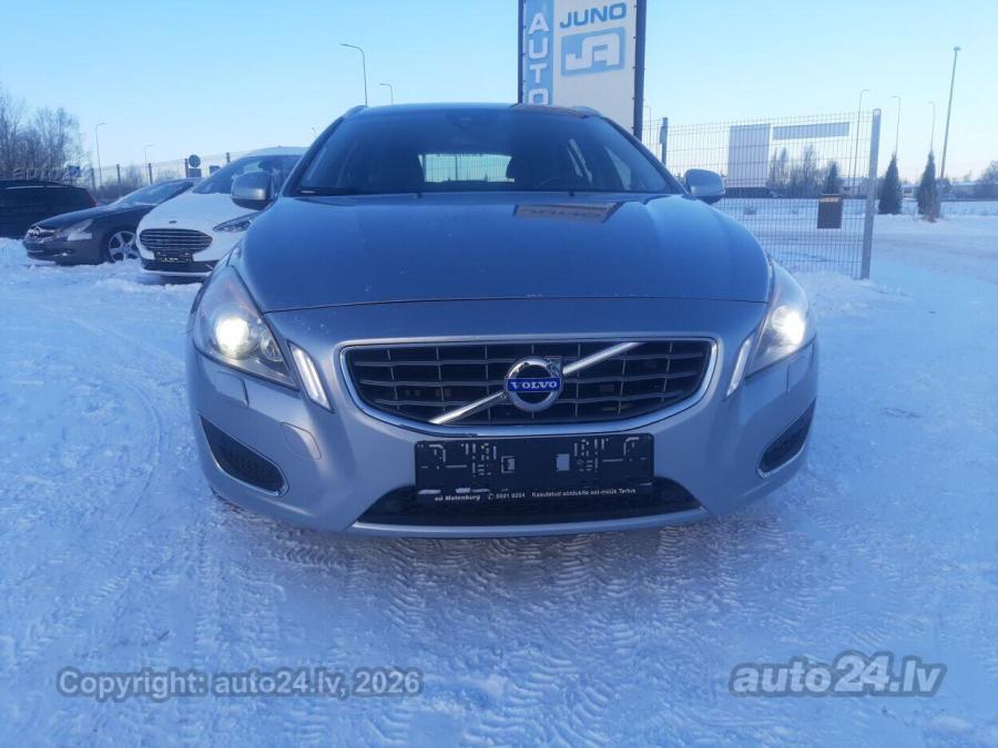 Grey Volvo V60 2011 in Tartu, with an engine capacity of 2.40 L and mileage of 252 thousand km for 7990 €, photo 10 on AUTOMOTO.COM.LV