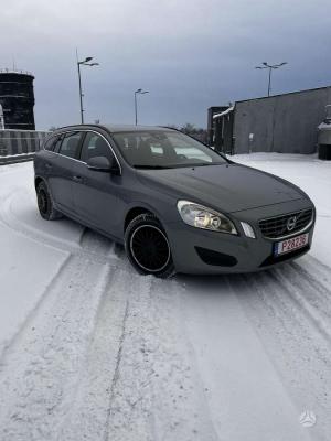 Grey Volvo V60 2011 in Vilnius, with an engine capacity of 1.98 L and mileage of 247 thousand km for 3000 €, photo 2 on AUTOMOTO.COM.LV