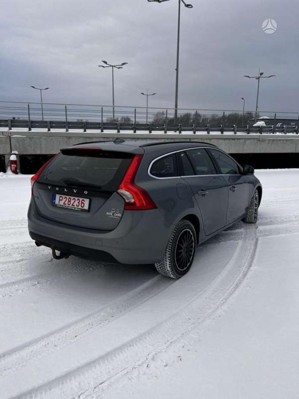Grey Volvo V60 2011 in Vilnius, with an engine capacity of 1.98 L and mileage of 247 thousand km for 3000 €, photo 4 on AUTOMOTO.COM.LV